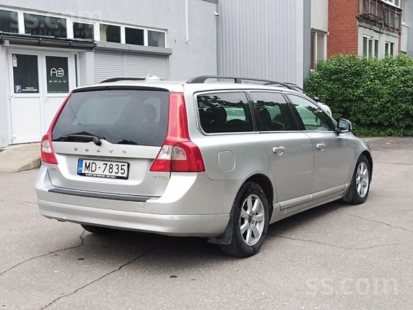 Volvo V70 2012 in Riga, with an engine capacity of 1.60 L and mileage of 0 thousand km for 4300 €, photo 4 on AUTOMOTO.COM.LV