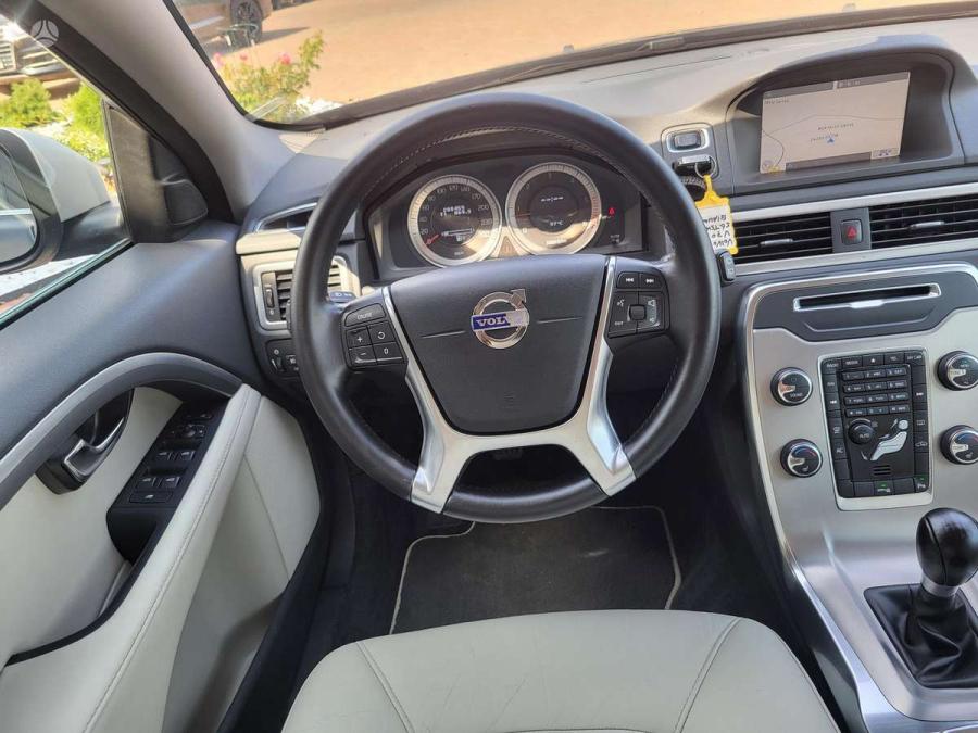 Volvo V70 2012 Viļņa, ar dzinēja tilpumu 0.00 L un nobraukumu 288 tūkst. km par 5999 €, foto 18 vietnē AUTOMOTO.COM.LV