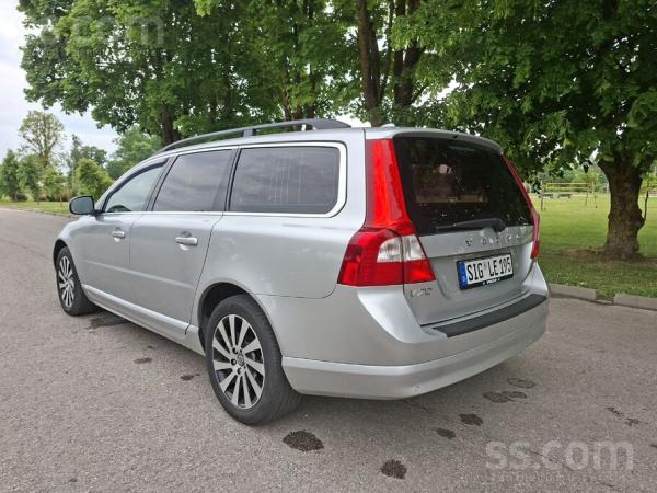 Volvo V70 2013 in Riga, with an engine capacity of 2.00 L and mileage of 0 thousand km for 5999 €, photo 4 on AUTOMOTO.COM.LV