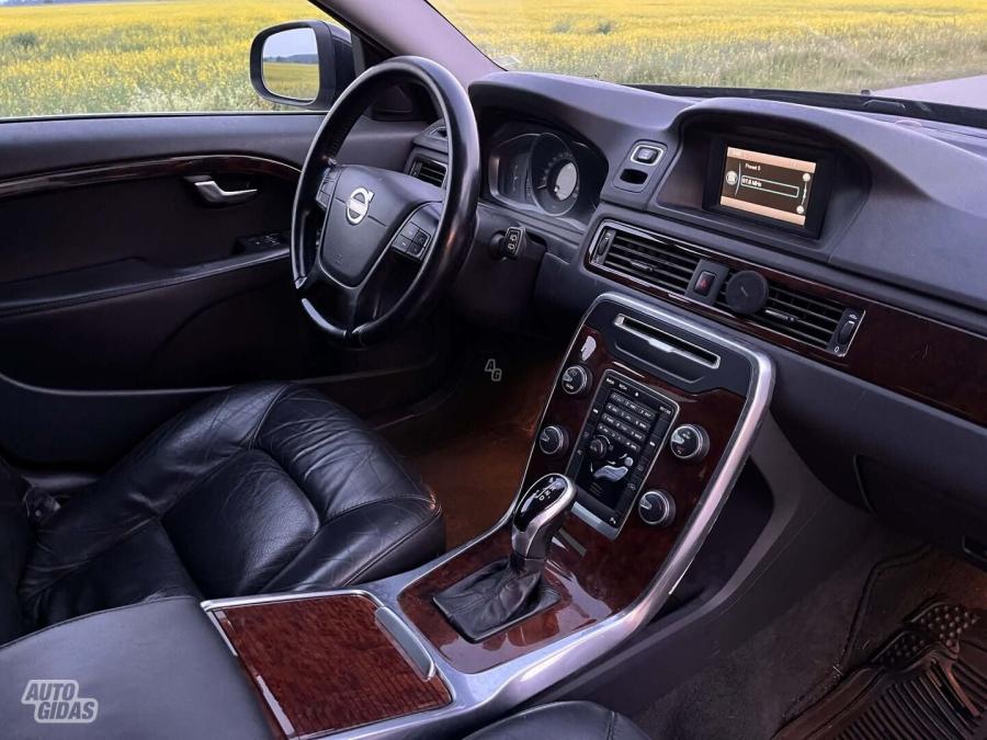 Volvo V70 2013 Klaipėda, ar dzinēja tilpumu 2.00 L un nobraukumu 249 tūkst. km par 2700 €, foto 9 vietnē AUTOMOTO.COM.LV