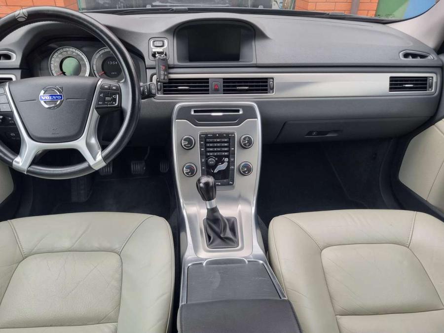 Volvo V70 2013 in Kaunas, with an engine capacity of 2.00 L and mileage of 327 thousand km for 5890 €, photo 27 on AUTOMOTO.COM.LV