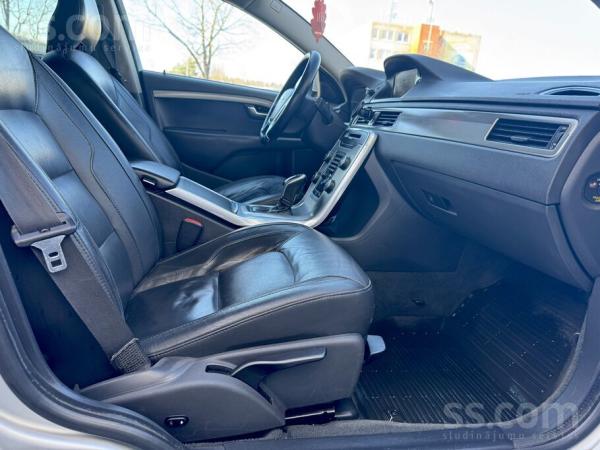 Volvo V70 2014 Jelgava, ar dzinēja tilpumu 2.00 L un nobraukumu 233 tūkst. km par 6000 €, foto 5 vietnē AUTOMOTO.COM.LV