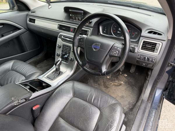 Volvo V70 2014 in Kaunas, with an engine capacity of 2.00 L and mileage of 1876 thousand km for 2400 €, photo 6 on AUTOMOTO.COM.LV