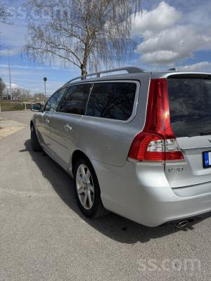 Volvo V70 2014 Jelgava, ar dzinēja tilpumu 2.00 L un nobraukumu 263 tūkst. km par 7000 €, foto 4 vietnē AUTOMOTO.COM.LV