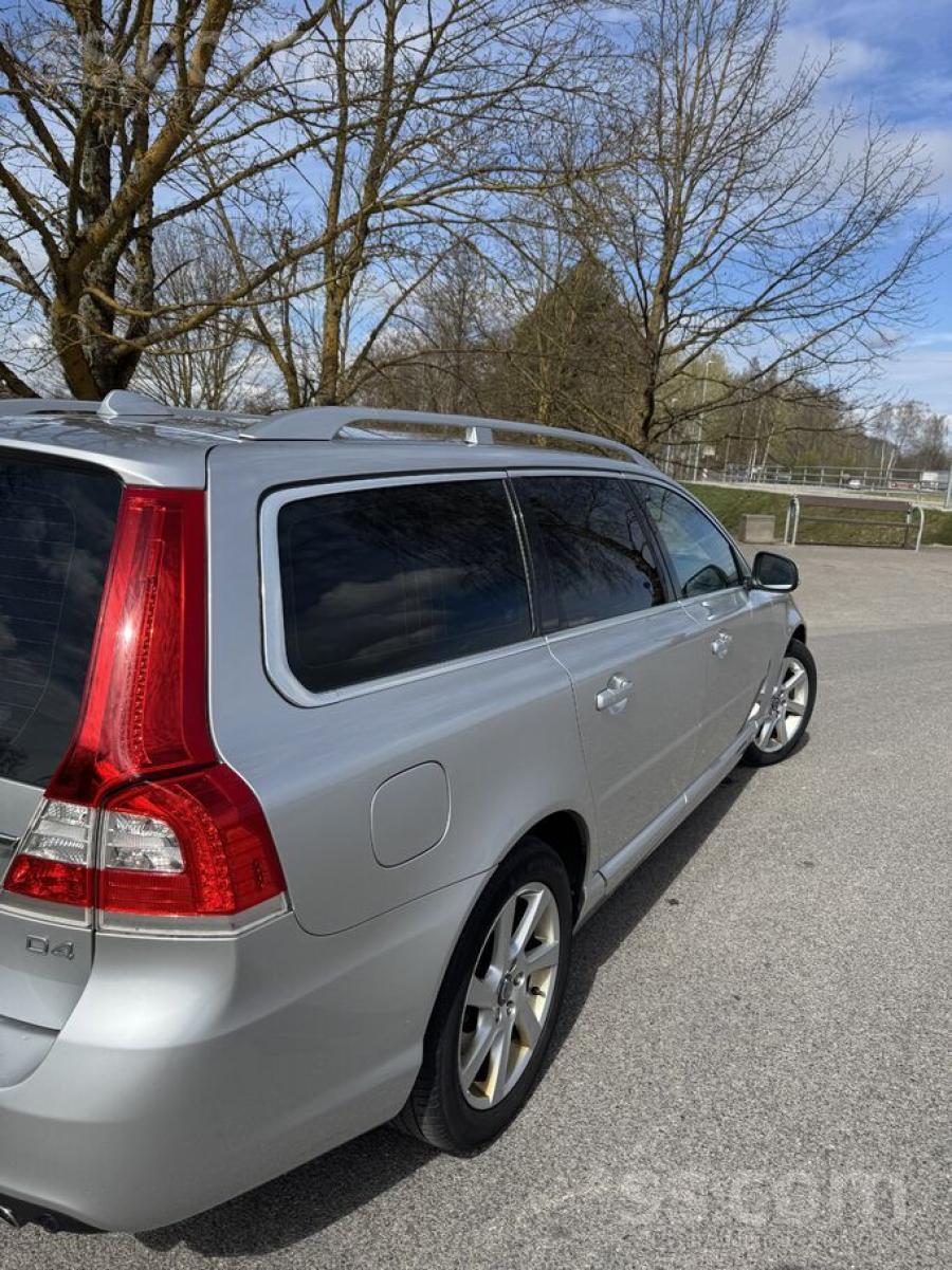 Volvo V70 2014 Jelgava, ar dzinēja tilpumu 2.00 L un nobraukumu 263 tūkst. km par 7000 €, foto 5 vietnē AUTOMOTO.COM.LV