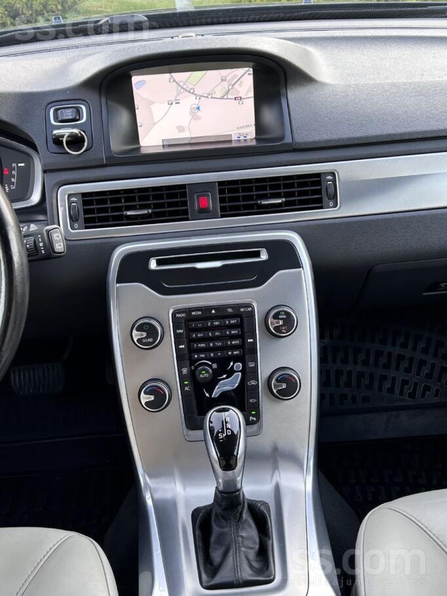 Volvo V70 2014 in Riga, with an engine capacity of 2.00 L and mileage of 243 thousand km for 5950 €, photo 16 on AUTOMOTO.COM.LV