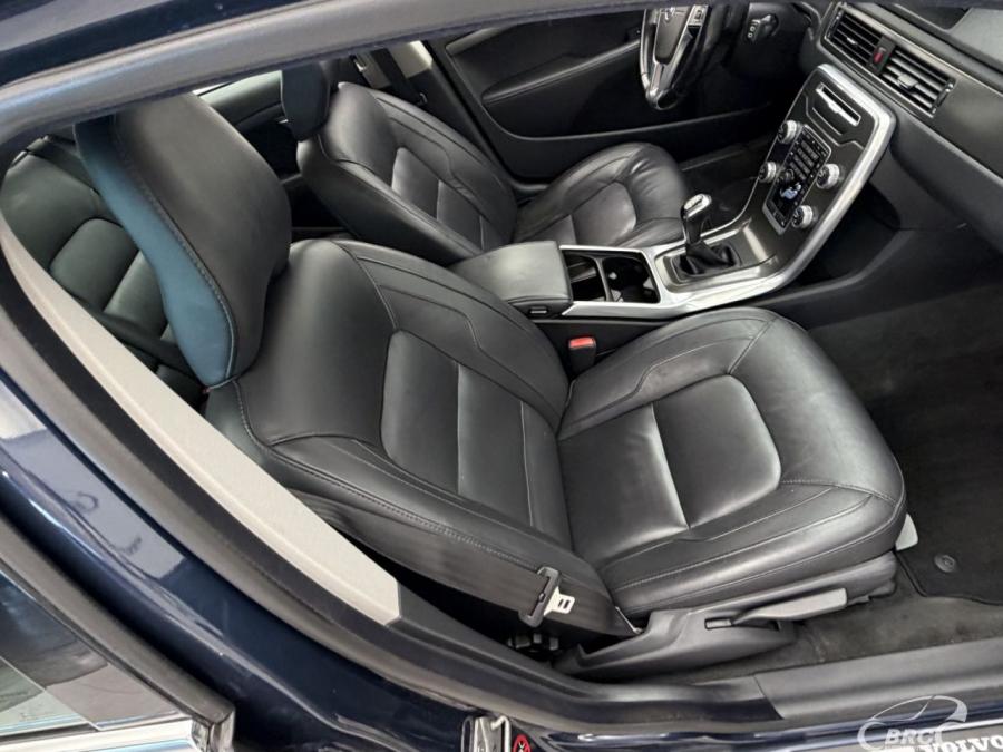 Volvo V70 2014 Viļņa, ar dzinēja tilpumu 1.97 L un nobraukumu 442 tūkst. km par 6900 €, foto 6 vietnē AUTOMOTO.COM.LV
