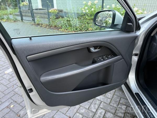 Volvo V70 2014 Rīga, ar dzinēja tilpumu 2.00 L un nobraukumu 284 tūkst. km par 6750 €, foto 8 vietnē AUTOMOTO.COM.LV