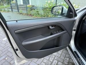Volvo V70 2014 in Riga, with an engine capacity of 2.00 L and mileage of 284 thousand km for 6750 €, photo 9 on AUTOMOTO.COM.LV