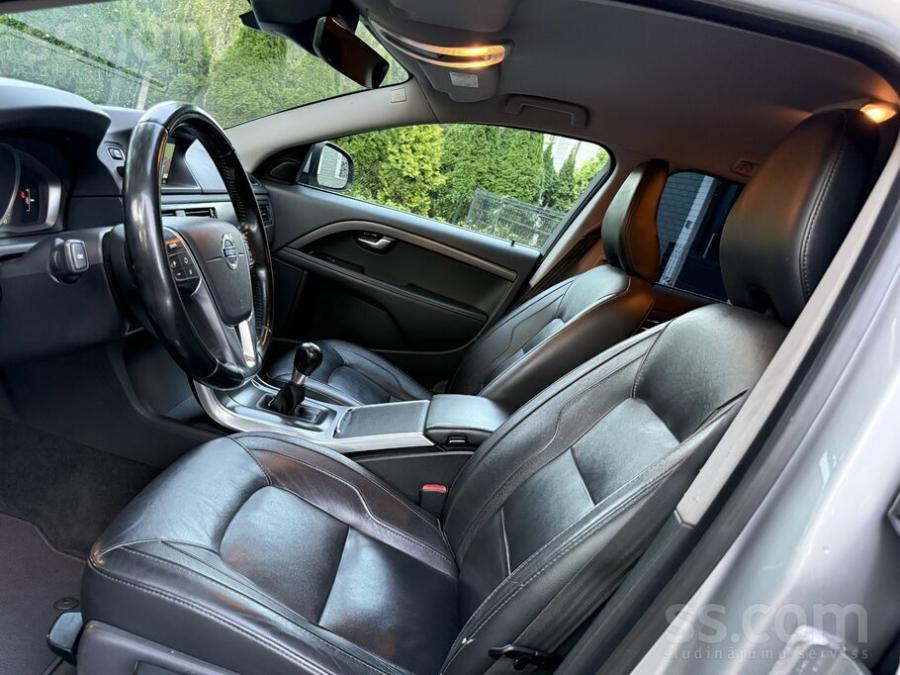 Volvo V70 2014 in Riga, with an engine capacity of 2.00 L and mileage of 284 thousand km for 6750 €, photo 10 on AUTOMOTO.COM.LV