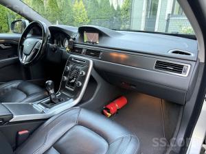 Volvo V70 2014 in Riga, with an engine capacity of 2.00 L and mileage of 284 thousand km for 6750 €, photo 17 on AUTOMOTO.COM.LV