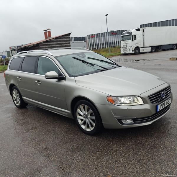 Volvo V70 2014 in Vilnius, with an engine capacity of 2.00 L and mileage of 310 thousand km for 5200 €, photo 4 on AUTOMOTO.COM.LV