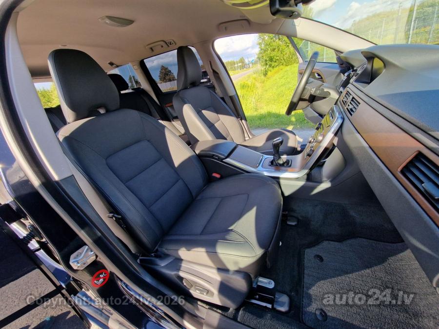 Volvo V70 2015 in Tartu, with an engine capacity of 2.00 L and mileage of 220 thousand km for 8690 €, photo 26 on AUTOMOTO.COM.LV