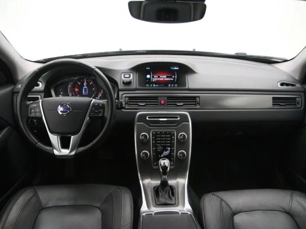 Volvo V70 2016 in Vilnius, with an engine capacity of 2.00 L and mileage of 294 thousand km for 9299 €, photo 2 on AUTOMOTO.COM.LV
