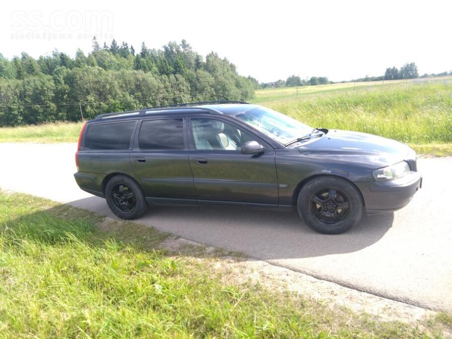 Violet Volvo V70 2000 in Saldus, with an engine capacity of 2.50 L and mileage of 300 thousand km for 1450 €, photo 3 on AUTOMOTO.COM.LV