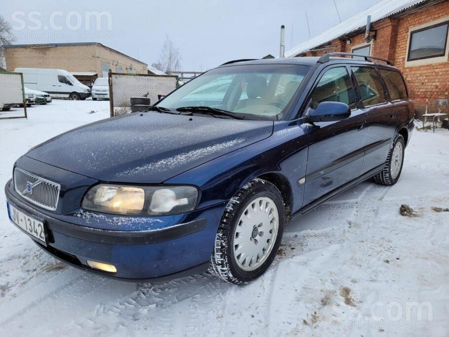 Violet Volvo V70 2000 in Daugavpils, with an engine capacity of 2.50 L and mileage of 285 thousand km for 1990 €, photo 3 on AUTOMOTO.COM.LV