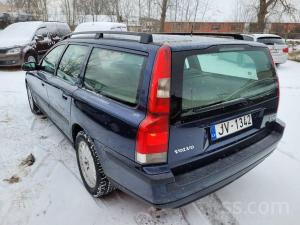 Violet Volvo V70 2000 in Daugavpils, with an engine capacity of 2.50 L and mileage of 285 thousand km for 1990 €, photo 4 on AUTOMOTO.COM.LV