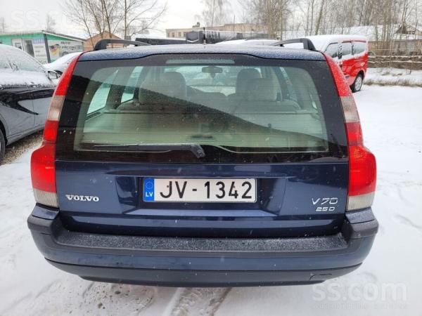 Violet Volvo V70 2000 in Daugavpils, with an engine capacity of 2.50 L and mileage of 285 thousand km for 1990 €, photo 5 on AUTOMOTO.COM.LV