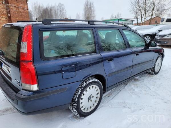 Violet Volvo V70 2000 in Daugavpils, with an engine capacity of 2.50 L and mileage of 285 thousand km for 1990 €, photo 6 on AUTOMOTO.COM.LV