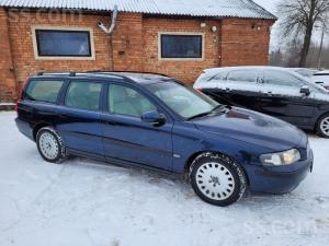 Violet Volvo V70 2000 in Daugavpils, with an engine capacity of 2.50 L and mileage of 285 thousand km for 1990 €, photo 7 on AUTOMOTO.COM.LV