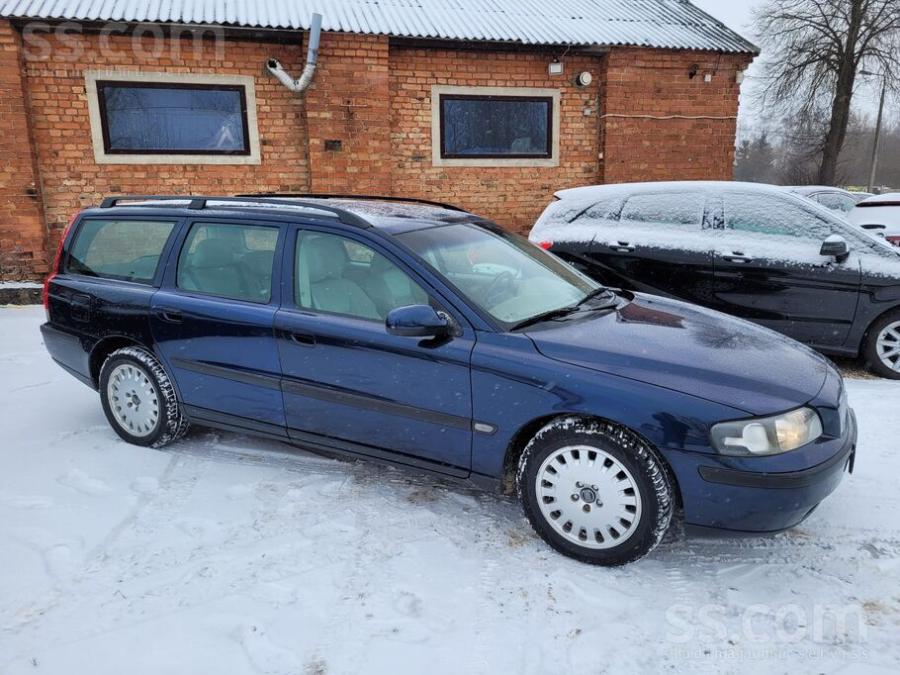 Violet Volvo V70 2000 in Daugavpils, with an engine capacity of 2.50 L and mileage of 285 thousand km for 1990 €, photo 7 on AUTOMOTO.COM.LV