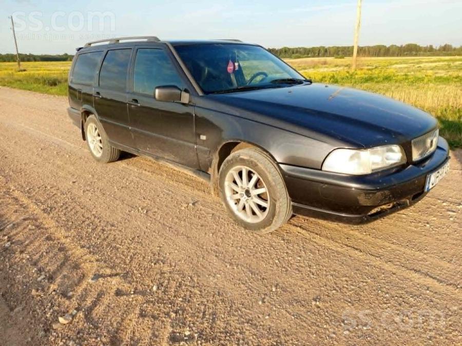 Violets Volvo V70 2000 Balvi, ar dzinēja tilpumu 2.50 L un nobraukumu 561 tūkst. km par 1300 €, foto 3 vietnē AUTOMOTO.COM.LV
