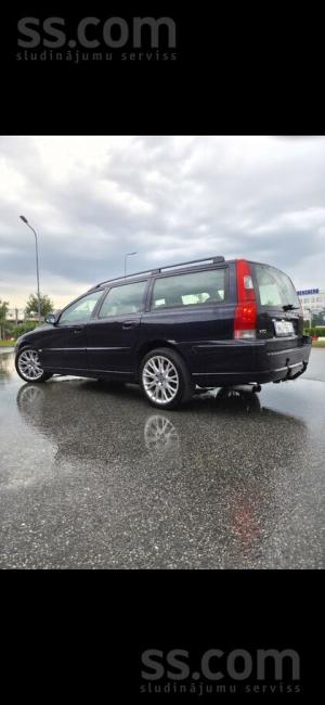 Violets Volvo V70 2005 Rīga, ar dzinēja tilpumu 2.40 L un nobraukumu 395 tūkst. km par 1800 €, foto  vietnē AUTOMOTO.COM.LV