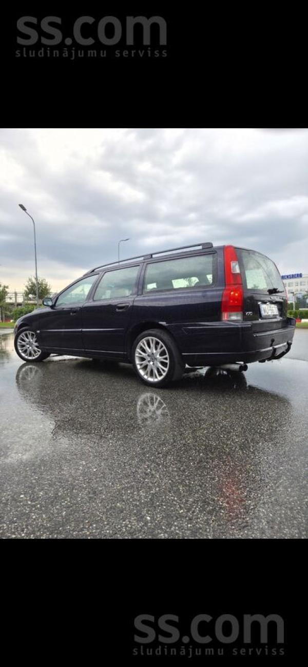 Violet Volvo V70 2005 in Riga, with an engine capacity of 2.40 L and mileage of 395 thousand km for 1800 €, photo 1 on AUTOMOTO.COM.LV
