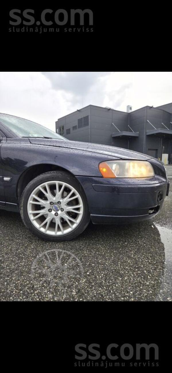 Violet Volvo V70 2005 in Riga, with an engine capacity of 2.40 L and mileage of 395 thousand km for 1800 €, photo 4 on AUTOMOTO.COM.LV