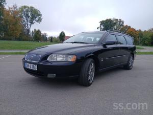 Violet Volvo V70 2005 in Balvi, with an engine capacity of 2.40 L and mileage of 587 thousand km for 1750 €, photo 1 on AUTOMOTO.COM.LV
