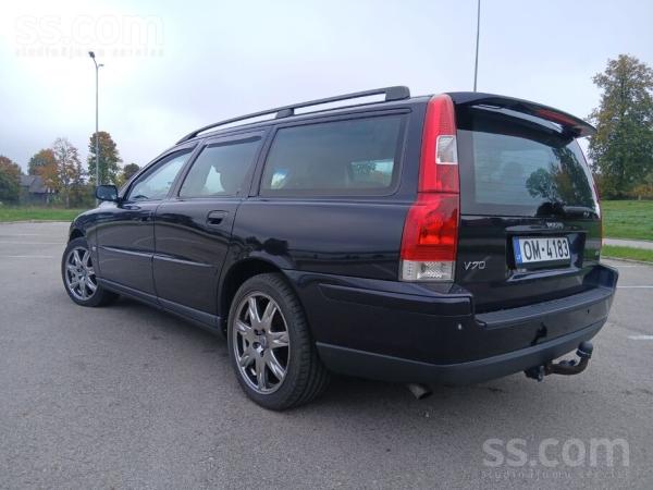 Violet Volvo V70 2005 in Balvi, with an engine capacity of 2.40 L and mileage of 587 thousand km for 1750 €, photo 6 on AUTOMOTO.COM.LV