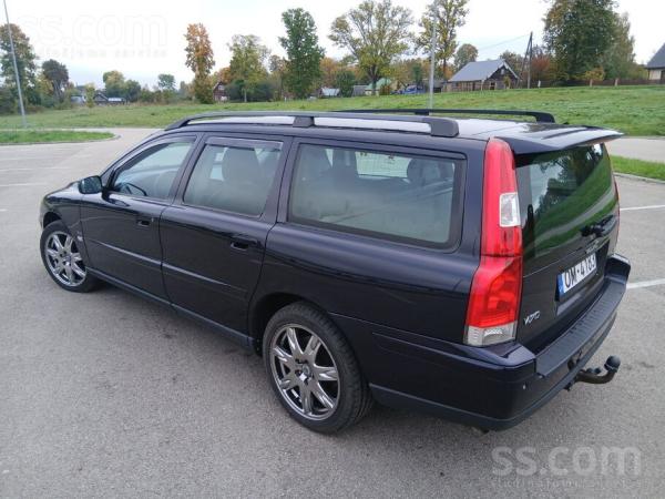 Violet Volvo V70 2005 in Balvi, with an engine capacity of 2.40 L and mileage of 587 thousand km for 1750 €, photo 7 on AUTOMOTO.COM.LV