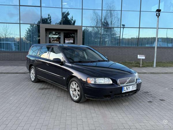 Violet Volvo V70 2006 in Vilnius, with an engine capacity of 2.40 L and mileage of 400 thousand km for 1350 €, photo 1 on AUTOMOTO.COM.LV
