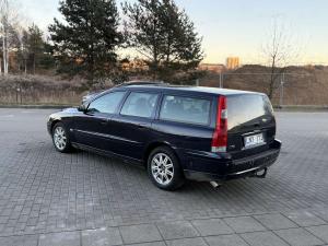 Violets Volvo V70 2006 Viļņa, ar dzinēja tilpumu 2.40 L un nobraukumu 400 tūkst. km par 1350 €, foto 4 vietnē AUTOMOTO.COM.LV