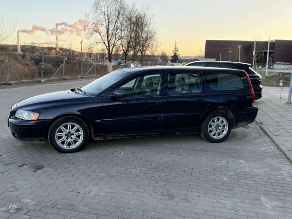 Violet Volvo V70 2006 in Vilnius, with an engine capacity of 2.40 L and mileage of 400 thousand km for 1350 €, photo 5 on AUTOMOTO.COM.LV