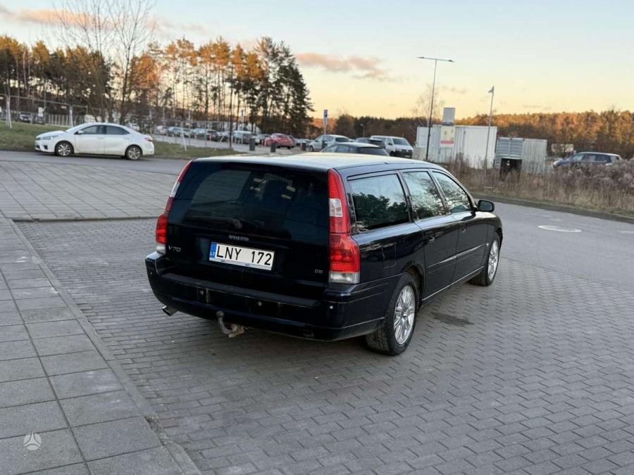 Violet Volvo V70 2006 in Vilnius, with an engine capacity of 2.40 L and mileage of 399 thousand km for 1300 €, photo 3 on AUTOMOTO.COM.LV