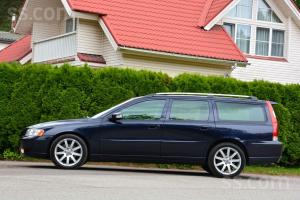 Violet Volvo V70 2007 in Riga, with an engine capacity of 2.40 L and mileage of 315 thousand km for 4100 €, photo 4 on AUTOMOTO.COM.LV