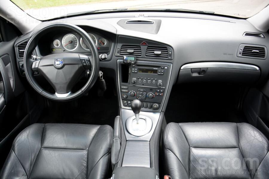Violet Volvo V70 2007 in Riga, with an engine capacity of 2.40 L and mileage of 315 thousand km for 4100 €, photo 14 on AUTOMOTO.COM.LV