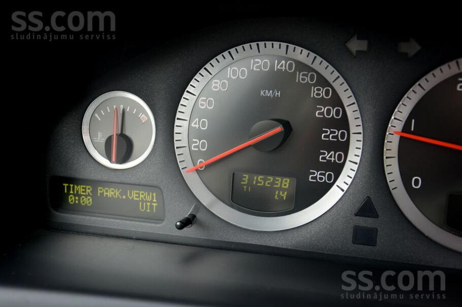 Violet Volvo V70 2007 in Riga, with an engine capacity of 2.40 L and mileage of 315 thousand km for 4100 €, photo 24 on AUTOMOTO.COM.LV