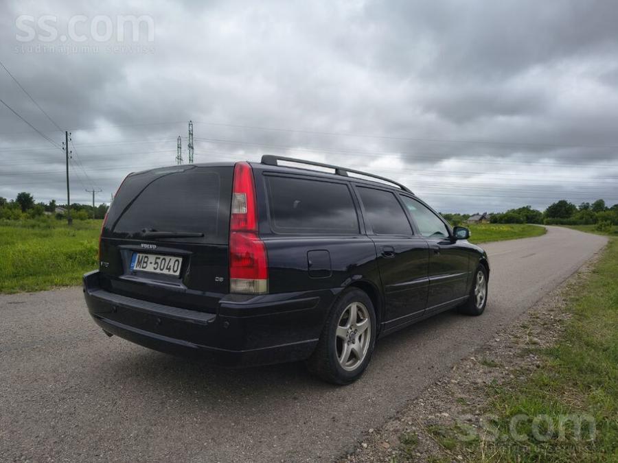 Violets Volvo V70 2007 Daugavpils, ar dzinēja tilpumu 2.40 L un nobraukumu 293 tūkst. km par 2400 €, foto 4 vietnē AUTOMOTO.COM.LV
