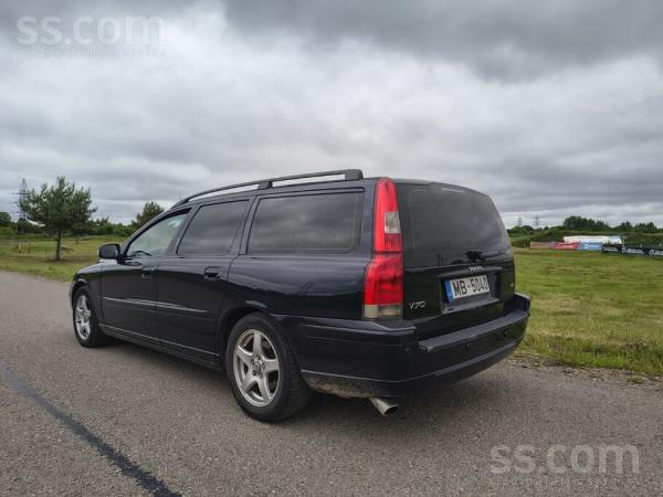 Violet Volvo V70 2007 in Daugavpils, with an engine capacity of 2.40 L and mileage of 293 thousand km for 2400 €, photo 4 on AUTOMOTO.COM.LV