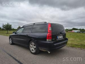 Violets Volvo V70 2007 Daugavpils, ar dzinēja tilpumu 2.40 L un nobraukumu 293 tūkst. km par 2400 €, foto 5 vietnē AUTOMOTO.COM.LV