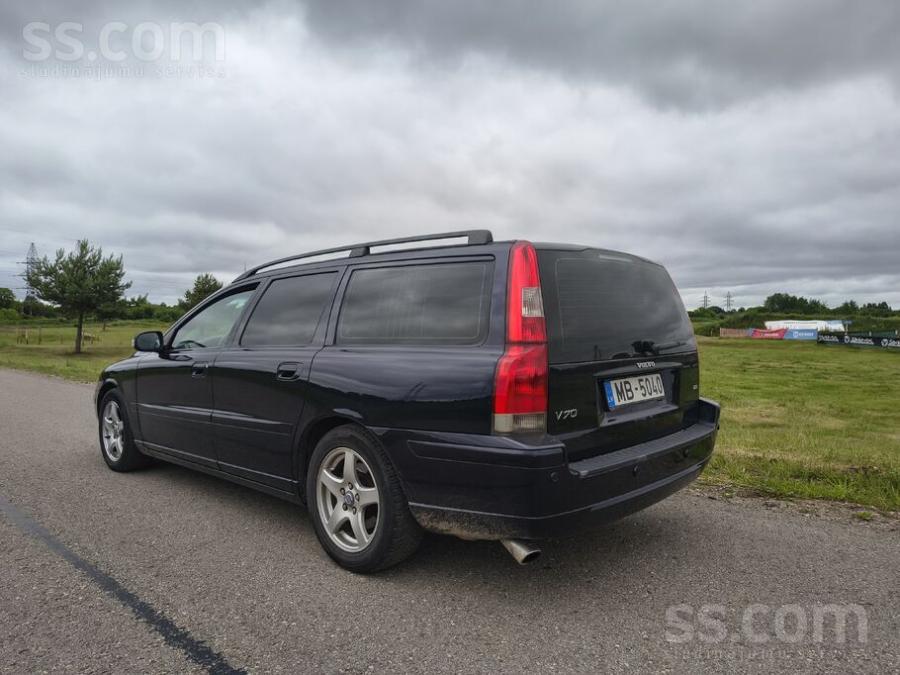 Violets Volvo V70 2007 Daugavpils, ar dzinēja tilpumu 2.40 L un nobraukumu 293 tūkst. km par 2400 €, foto 5 vietnē AUTOMOTO.COM.LV
