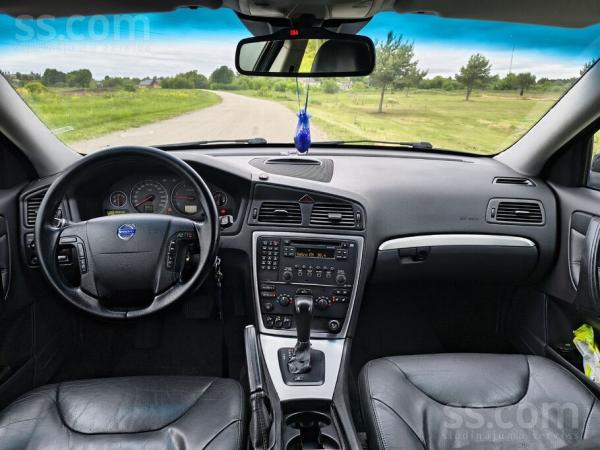 Violet Volvo V70 2007 in Daugavpils, with an engine capacity of 2.40 L and mileage of 293 thousand km for 2400 €, photo 5 on AUTOMOTO.COM.LV