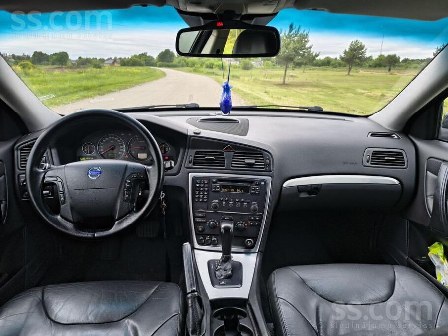 Violets Volvo V70 2007 Daugavpils, ar dzinēja tilpumu 2.40 L un nobraukumu 293 tūkst. km par 2400 €, foto 6 vietnē AUTOMOTO.COM.LV