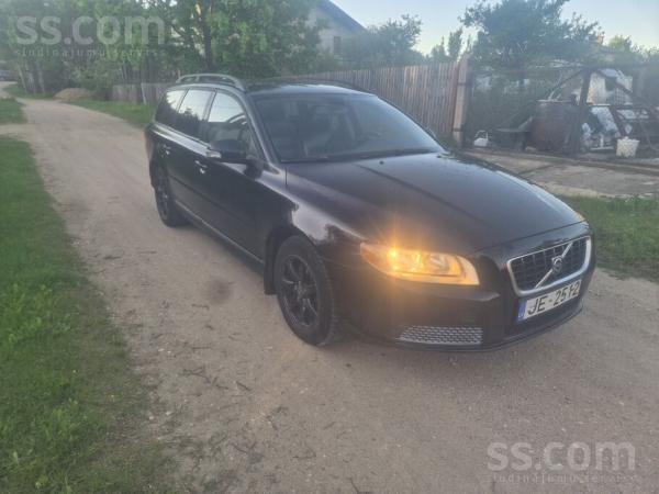 Violets Volvo V70 2007 Daugavpils, ar dzinēja tilpumu 2.40 L un nobraukumu 366 tūkst. km par 1800 €, foto 2 vietnē AUTOMOTO.COM.LV
