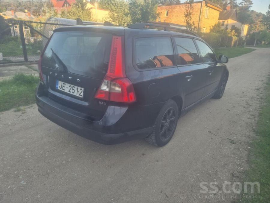 Violets Volvo V70 2007 Daugavpils, ar dzinēja tilpumu 2.40 L un nobraukumu 366 tūkst. km par 1800 €, foto 4 vietnē AUTOMOTO.COM.LV