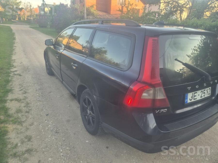 Violets Volvo V70 2007 Daugavpils, ar dzinēja tilpumu 2.40 L un nobraukumu 366 tūkst. km par 1800 €, foto 5 vietnē AUTOMOTO.COM.LV