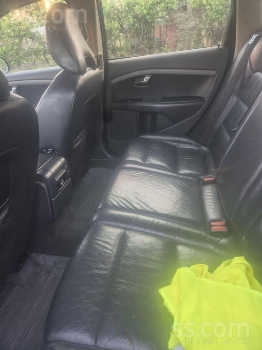 Violets Volvo V70 2007 Daugavpils, ar dzinēja tilpumu 2.40 L un nobraukumu 366 tūkst. km par 1800 €, foto 6 vietnē AUTOMOTO.COM.LV