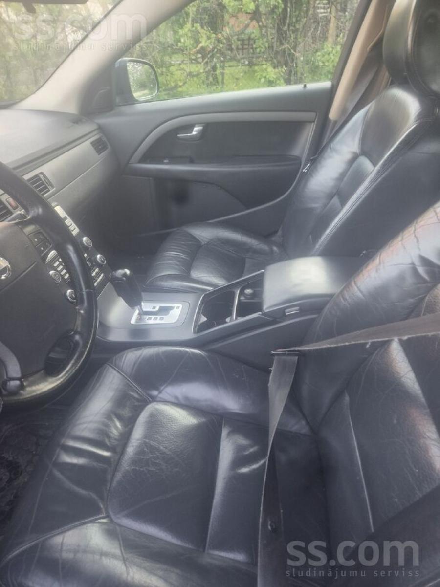 Violets Volvo V70 2007 Daugavpils, ar dzinēja tilpumu 2.40 L un nobraukumu 366 tūkst. km par 1800 €, foto 7 vietnē AUTOMOTO.COM.LV
